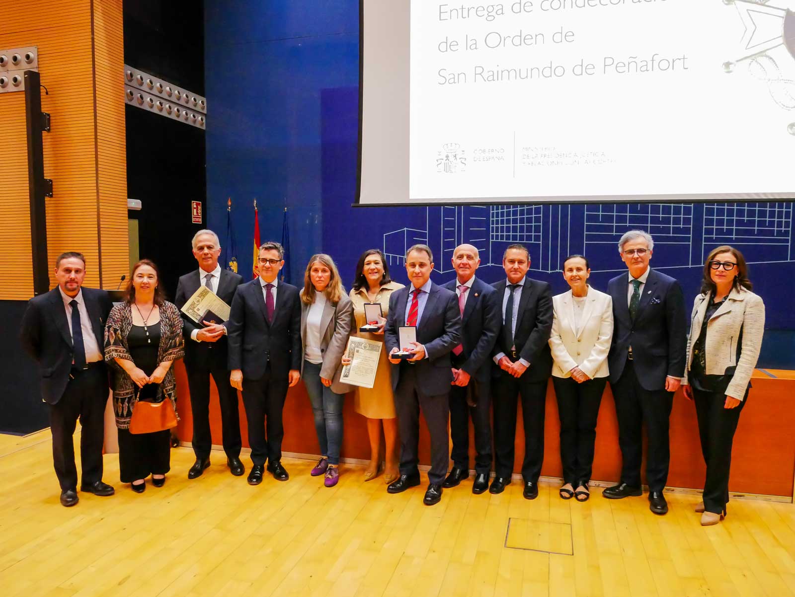 Cruz Distinguida de la Orden de San Raimundo de Peñafort - Excmo ...